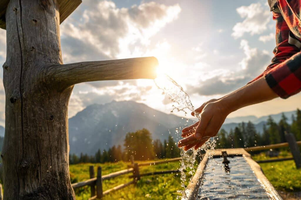 Adapting to Iceland’s Water: Drinking from Streams and Taps Safely